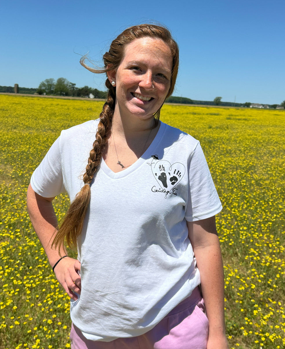 Gaitlyn Rae Lovin Doots Vneck – GaitlynRaeGear